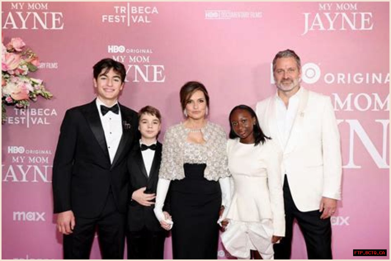 Unveiling The Striking Resemblance: Mariska Hargitay's Son, A Mirror ...